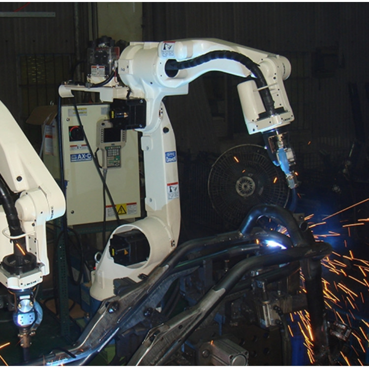6개 주축 로봇 용접 팔 FD-V8L 다른 아크 웰더들 DM500 로봇 용접 결합 스테이션